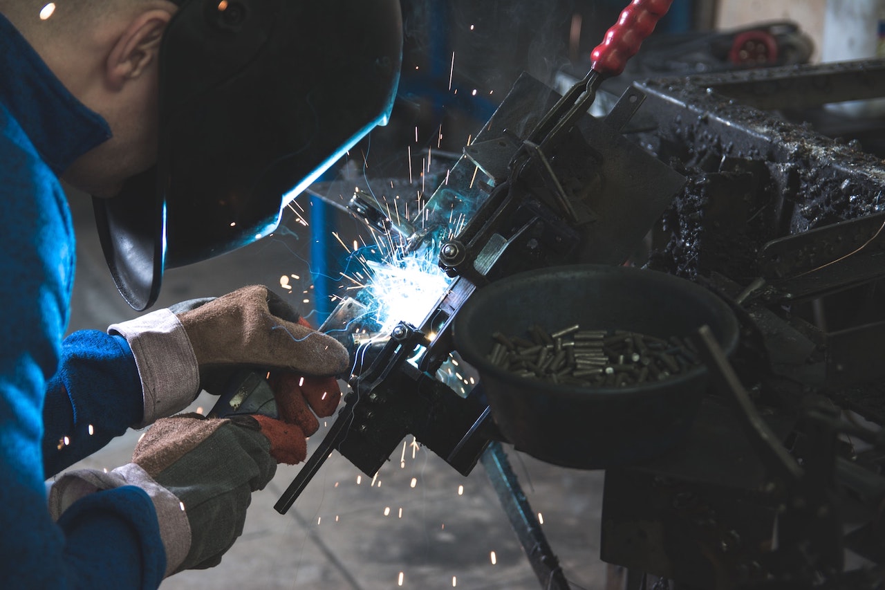 Stipendio e carriera dell'operaio metalmeccanico - Blog e News Applavoro.it